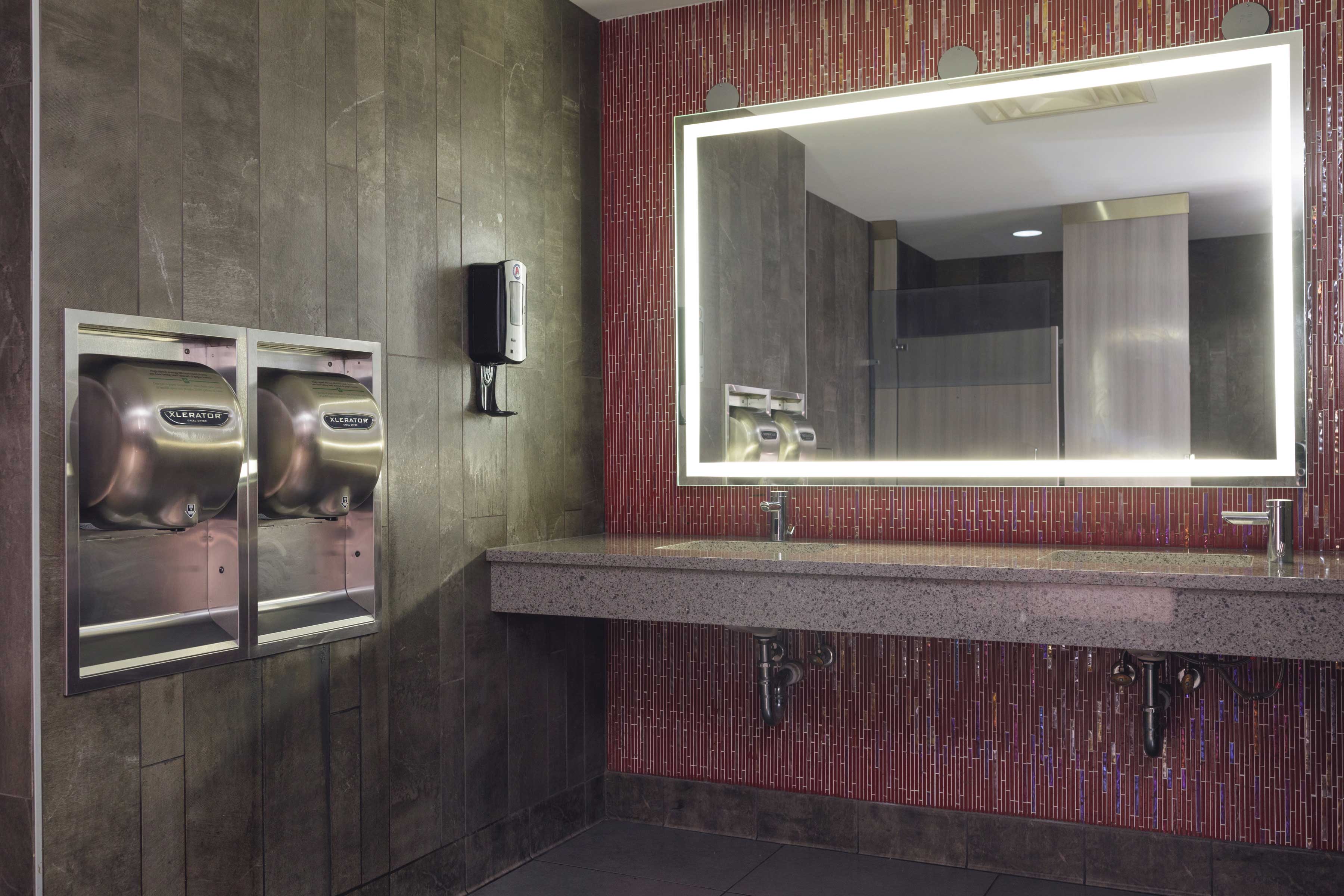 XLERATOR Hand Dryer helps Arooga restaurant get Green Restaurant® certified